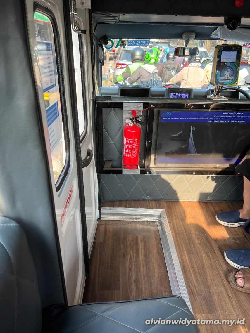 Angkot Mikrotrans: Angkot Kekinian Gratis yang Ada di Jakarta