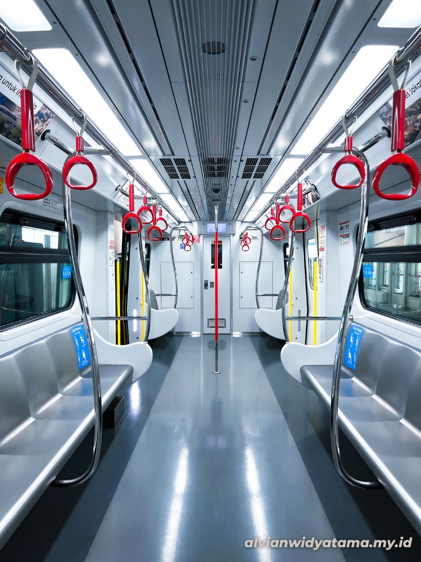 Menjajal Naik LRT Jakarta Pertama Kali! (Sebuah Ulasan) - Jurnal Alvi