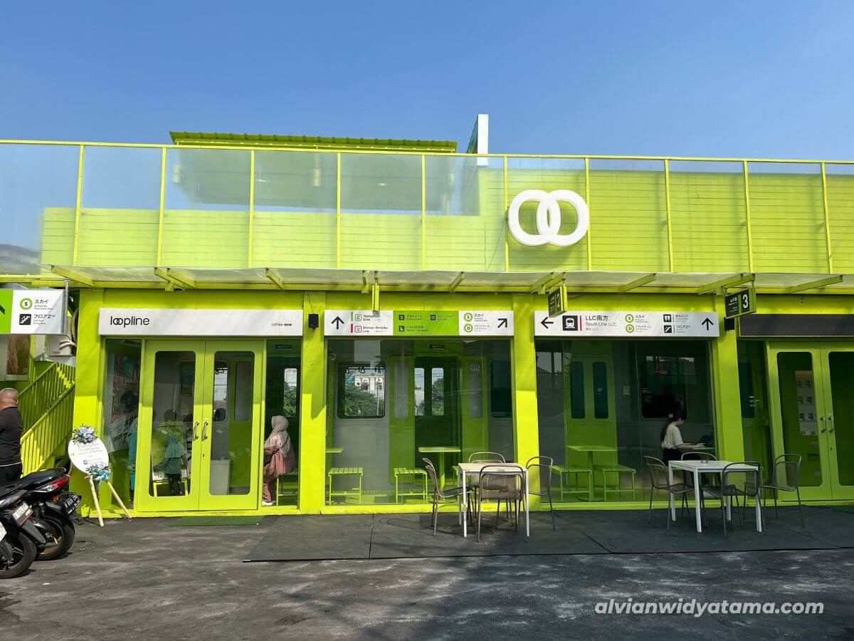 Loopline Coffee Depok: Ngopi di Kereta ala Jepang